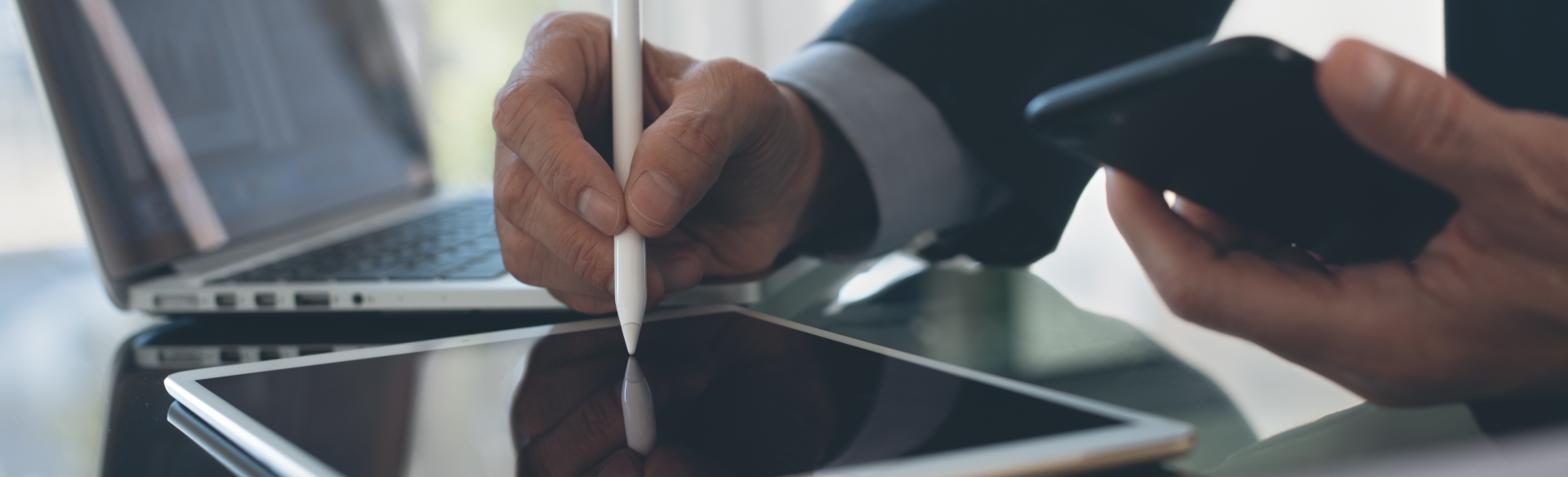 Creating a Hybrid Architecture for Web and Mobile: A Comprehensive ...